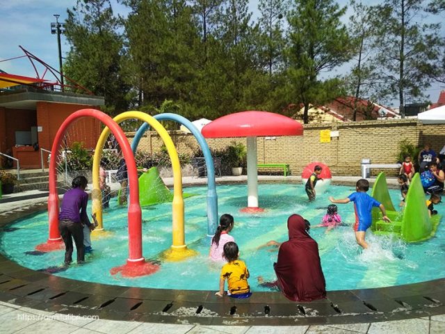 Kolam Renang Air Hangat di Bandung: Taman Air Super Progresif - Armita ...