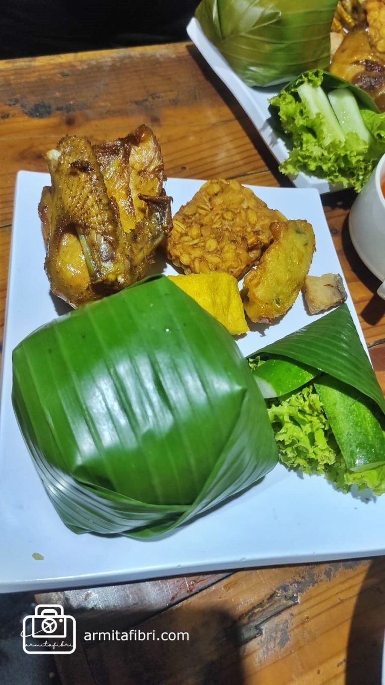 Cibiuk Resto Jatinangor Rumah Makan Khas Sunda yang Legend - Armita Fibri