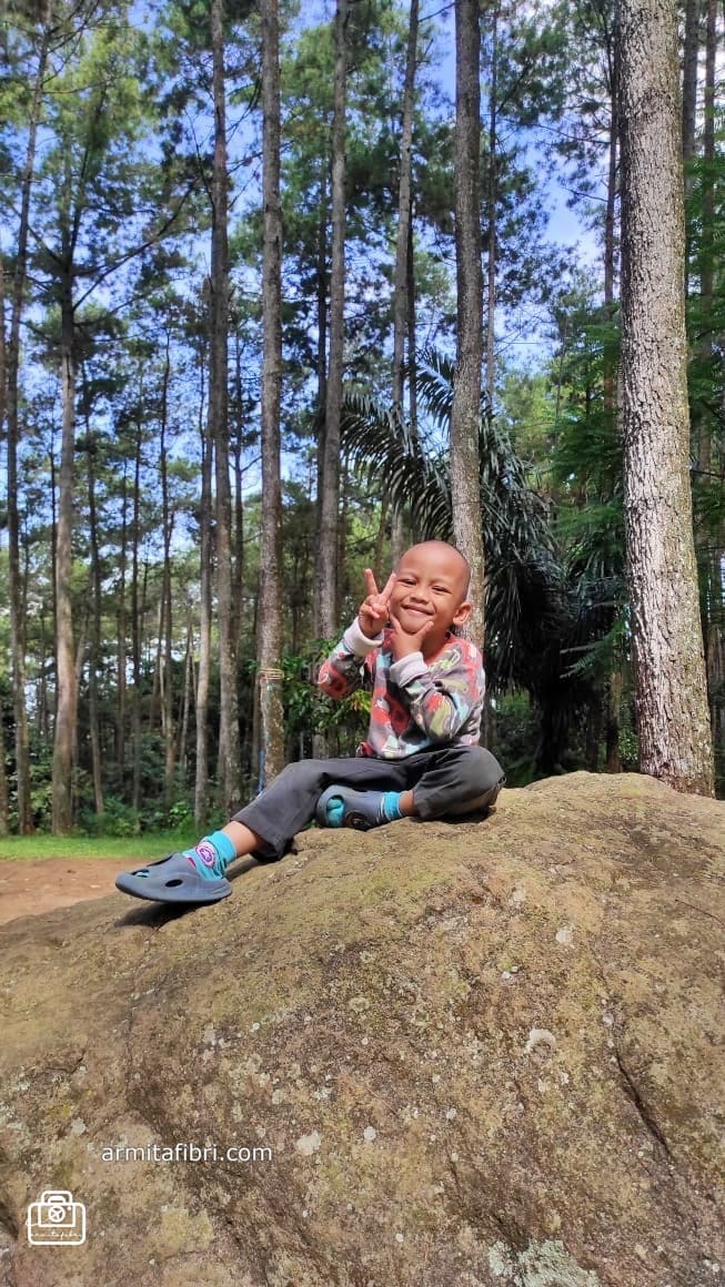 Batu Kuda Manglayang Bandung : Sejuk, Cocok untuk Berkemah - Armita Fibri