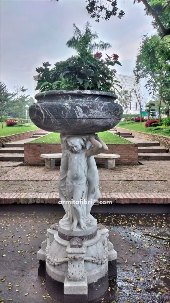 Villa Isola: Gedung Tua Bersejarah Terindah di Bandung - Armita Fibri