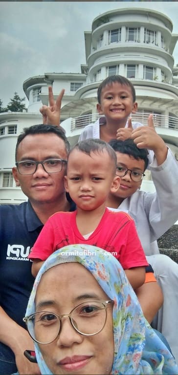 Villa Isola: Gedung Tua Bersejarah Terindah di Bandung - Armita Fibri