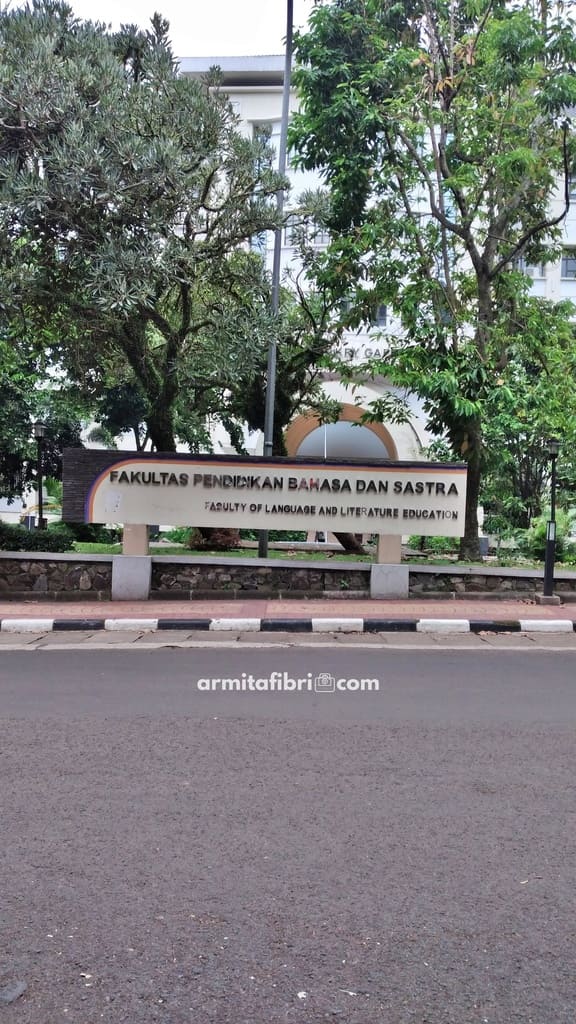 Villa Isola: Gedung Tua Bersejarah Terindah di Bandung - Armita Fibri