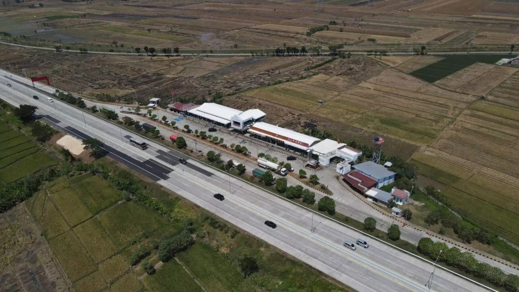 Rest Area KM 294 B Tegal Jawa Tengah - Armita Fibri