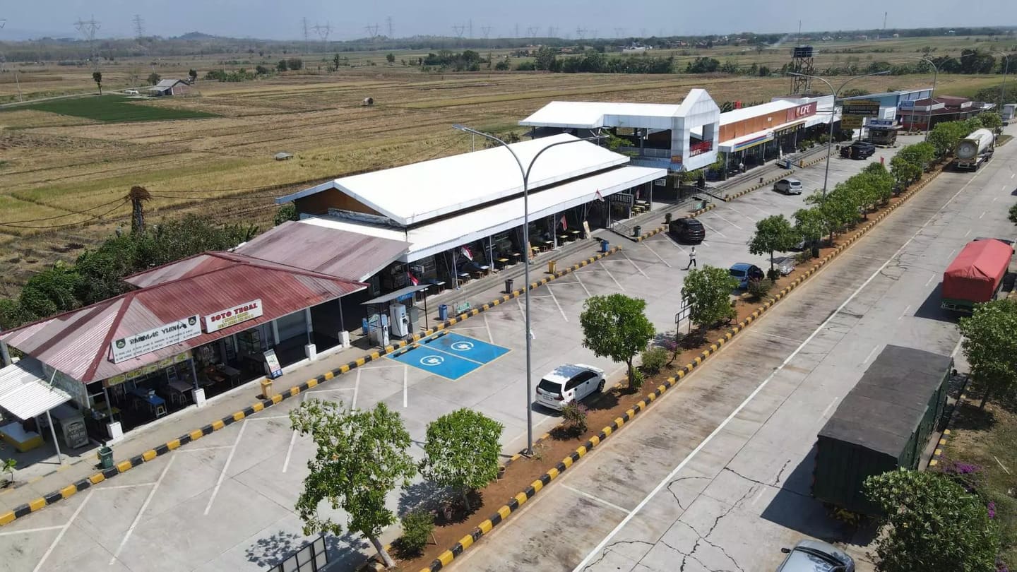 Rest Area KM 294 B Tegal Jawa Tengah - Armita Fibri